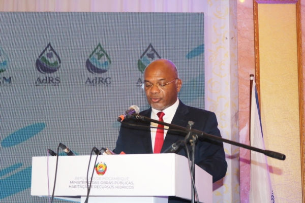 Mesquita desafia sociedades comerciais regionais de água a melhorarem ...